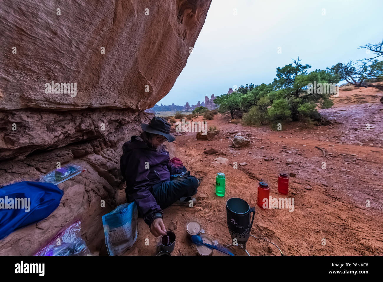 Rock overhang shelter hi-res stock photography and images - Alamy