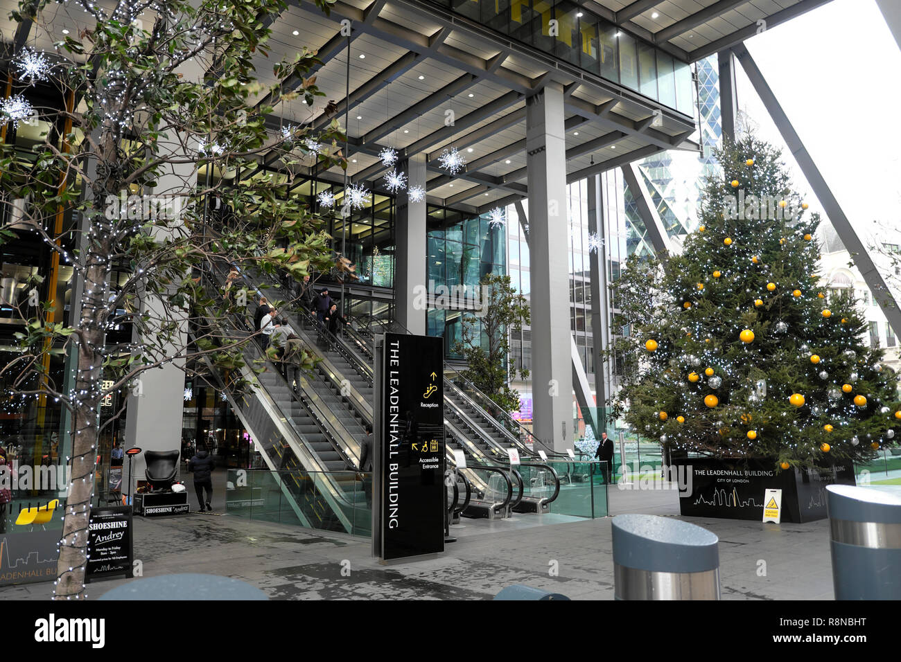 City london offices office building exterior outside hi-res stock ...