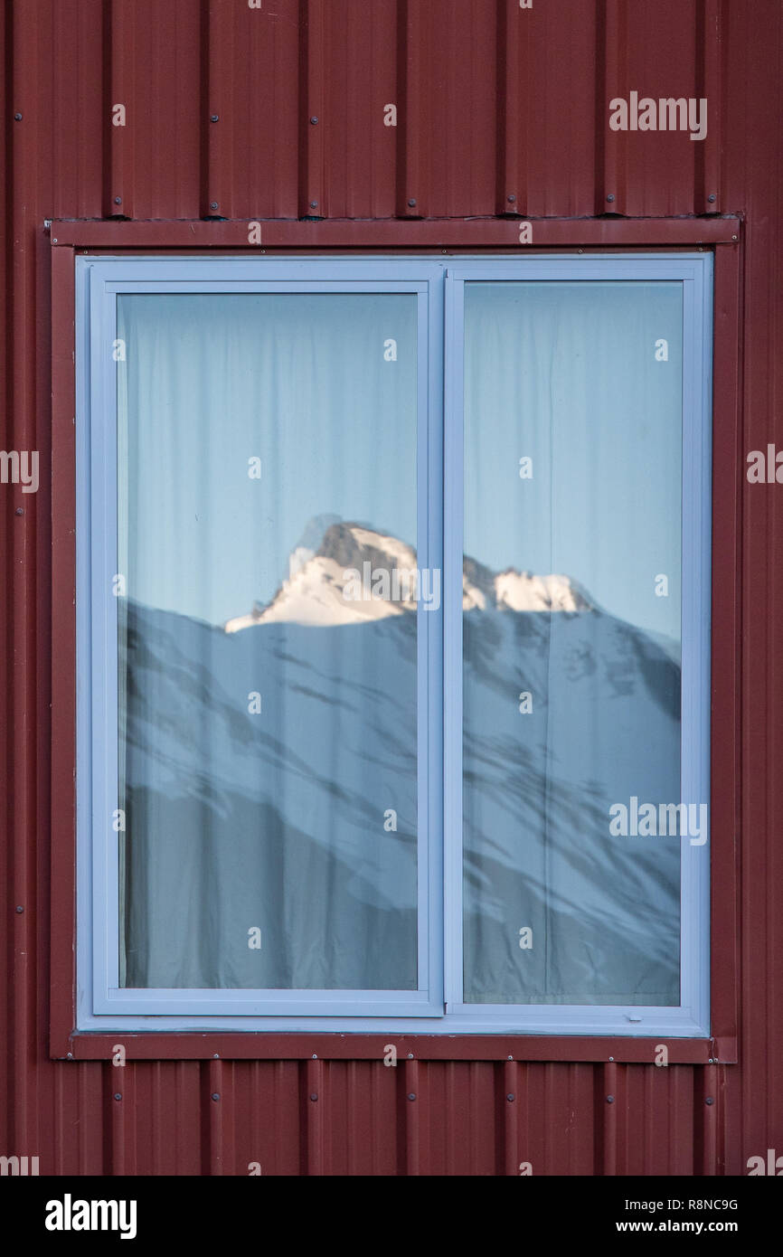 French Ridge Hut, Mt Aspiring National Park, New Zealand Stock Photo ...
