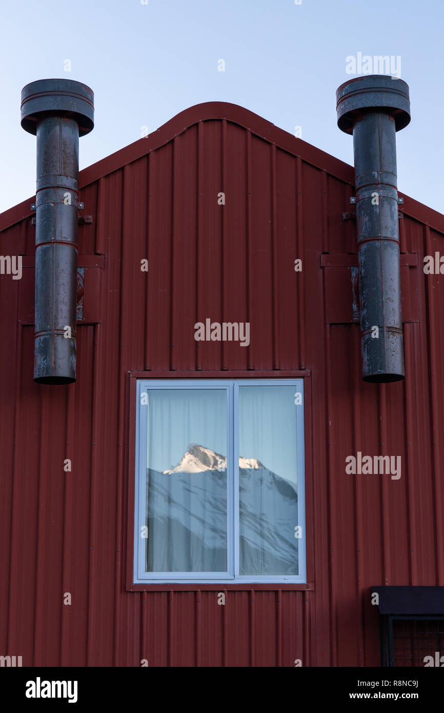 French Ridge Hut, Mt Aspiring National Park, New Zealand Stock Photo ...