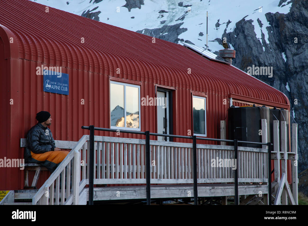 French Ridge Hut, Mt Aspiring National Park, New Zealand Stock Photo ...
