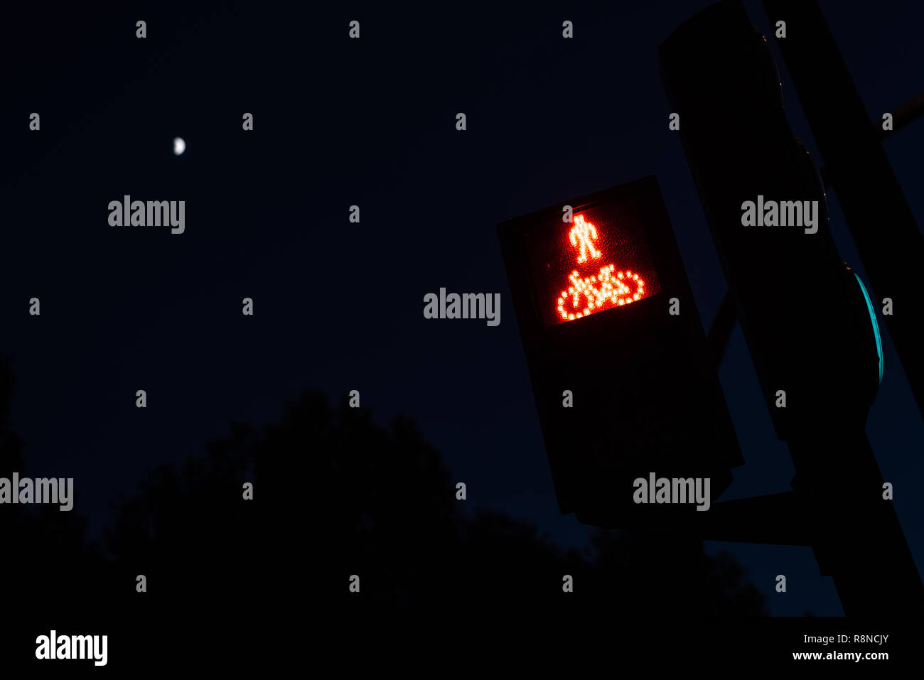 Car stopping at red light hi-res stock photography and images - Alamy