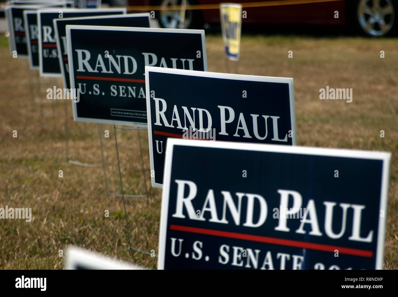 Campaign signs hi-res stock photography and images - Alamy