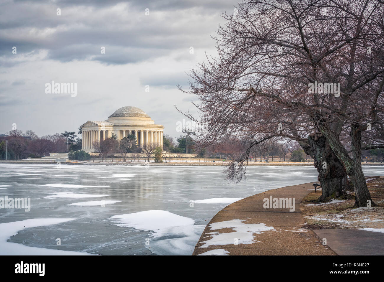 Jefferson Memorial at winter Stock Photo - Alamy