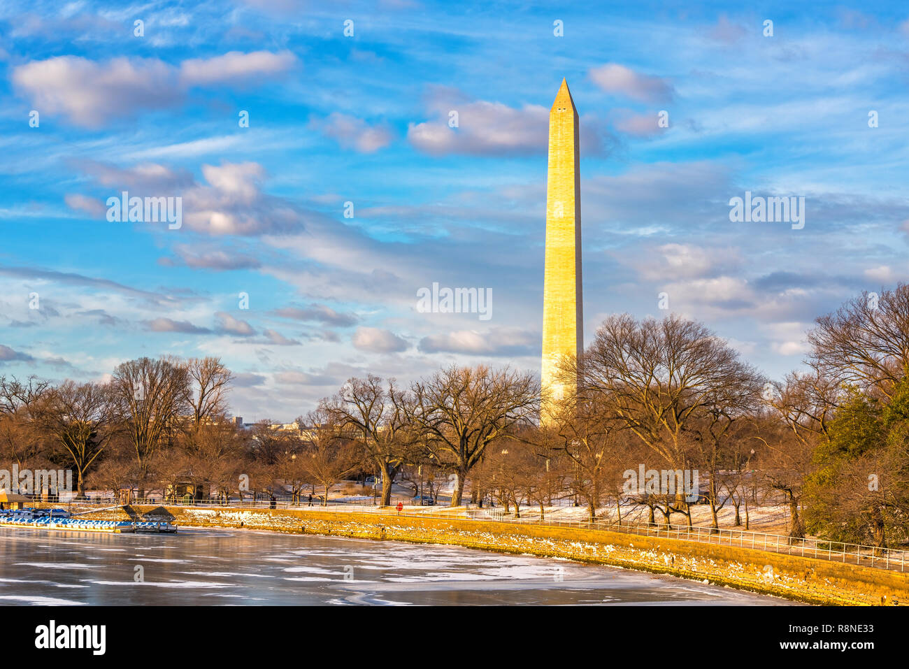 Washington monument snow hi-res stock photography and images - Alamy
