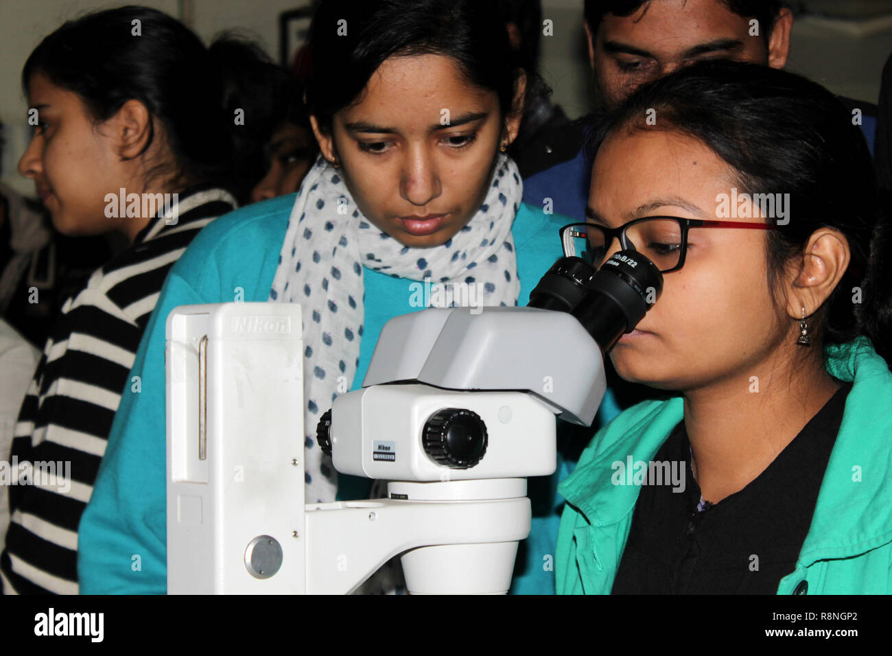 India microscope hi-res stock photography and images - Alamy