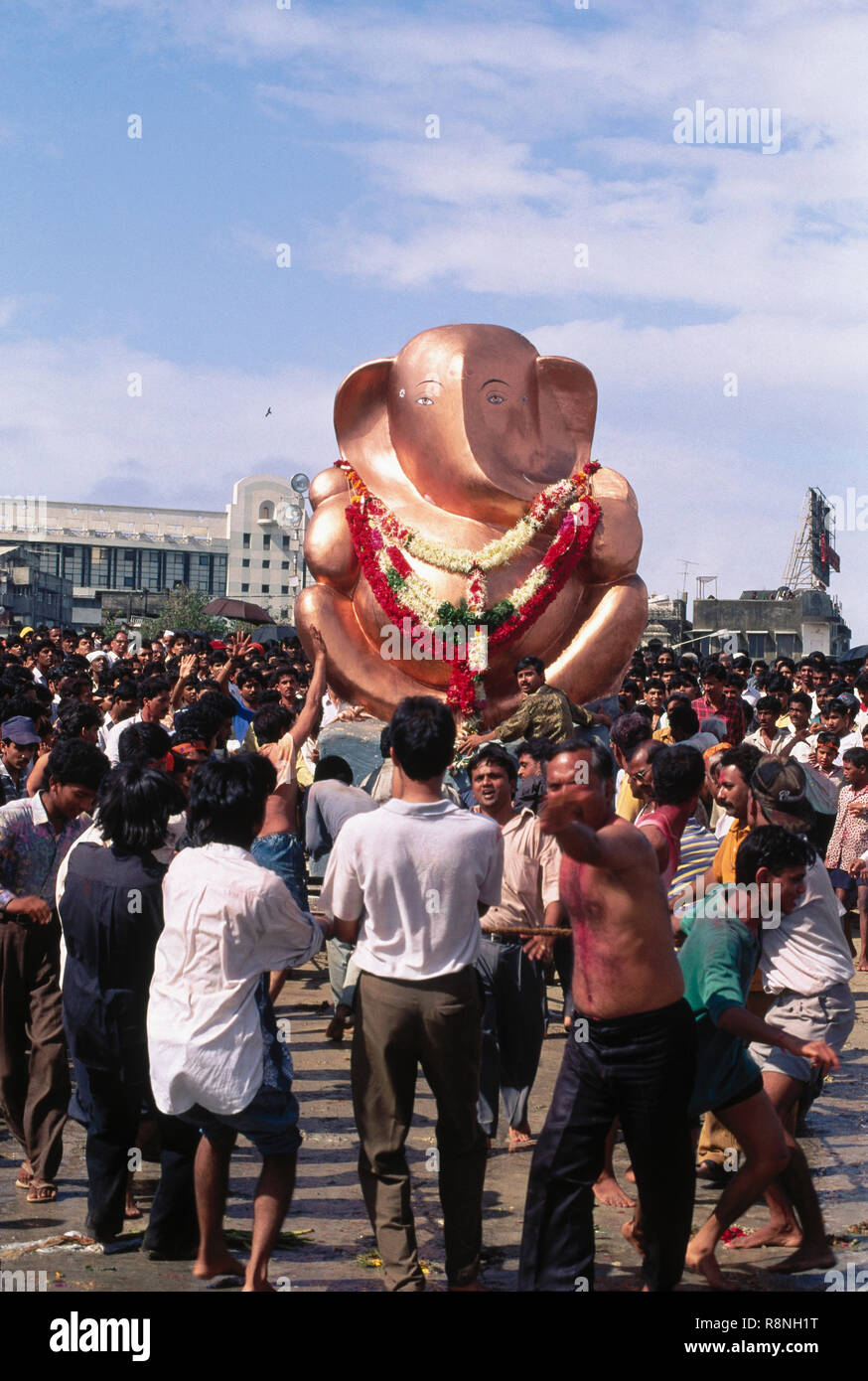 Ganesh ganpati Festival, Immersion of huge idol of Elephant headed God ...