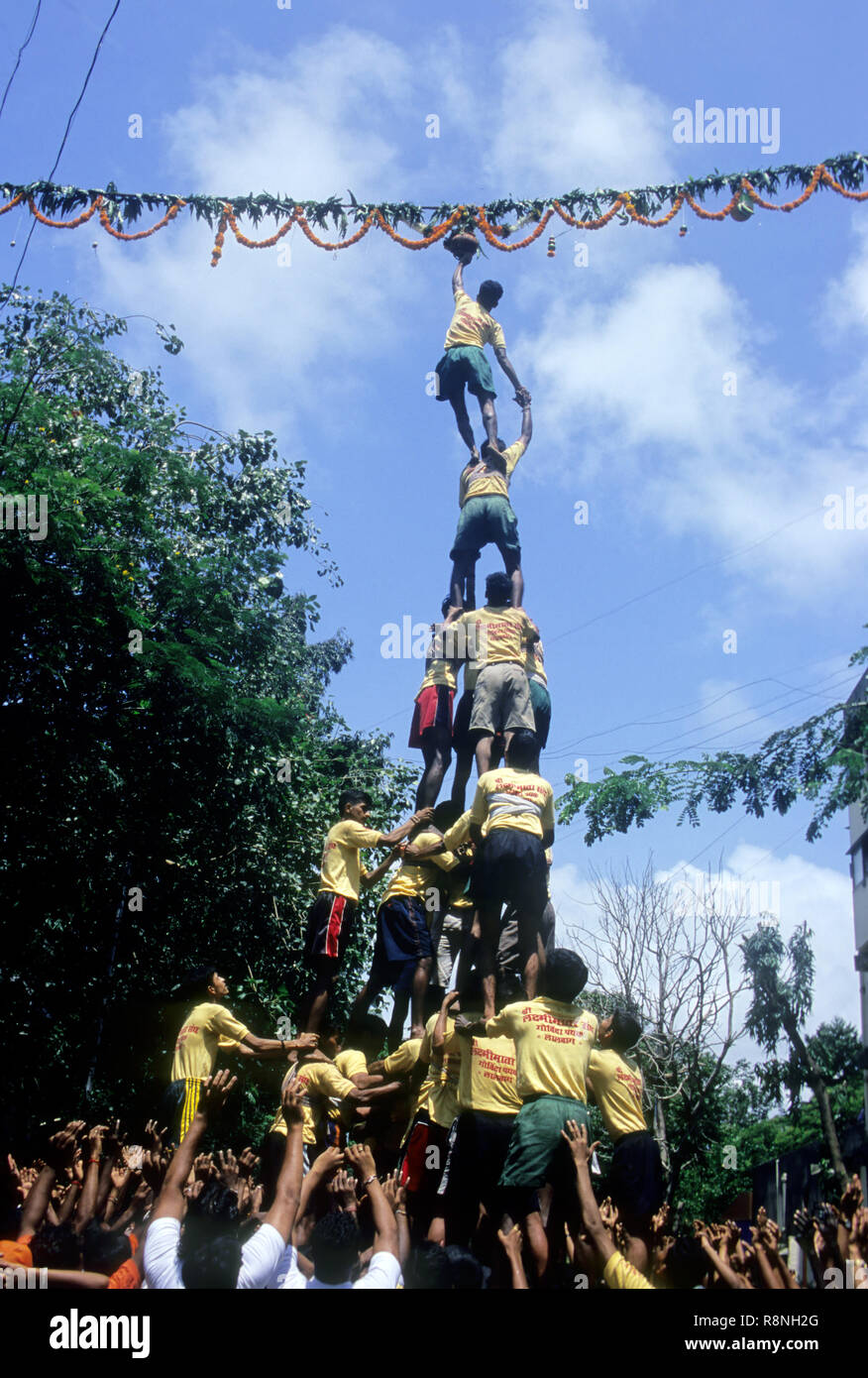 Human pyramid breaking pot of Dahi handi, Janmashtami janmashtmi gokul ...