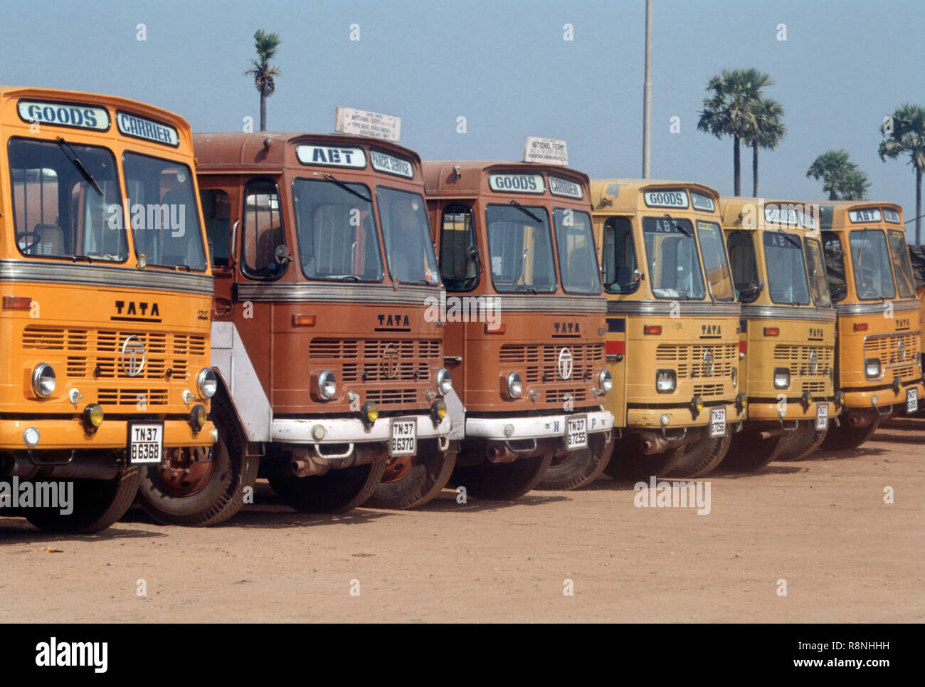 Big lorries hi-res stock photography and images - Alamy