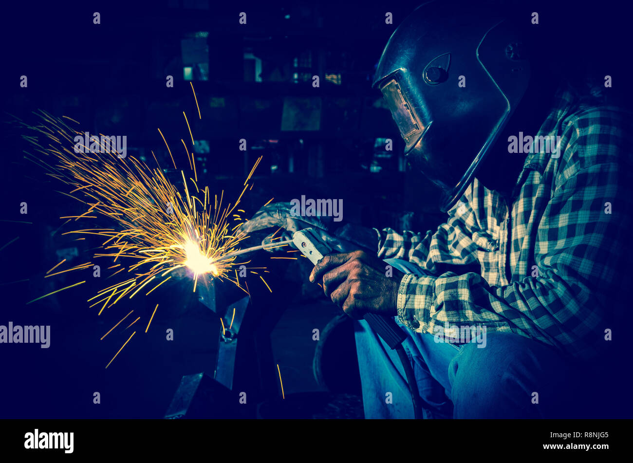 welder at work Stock Photo - Alamy