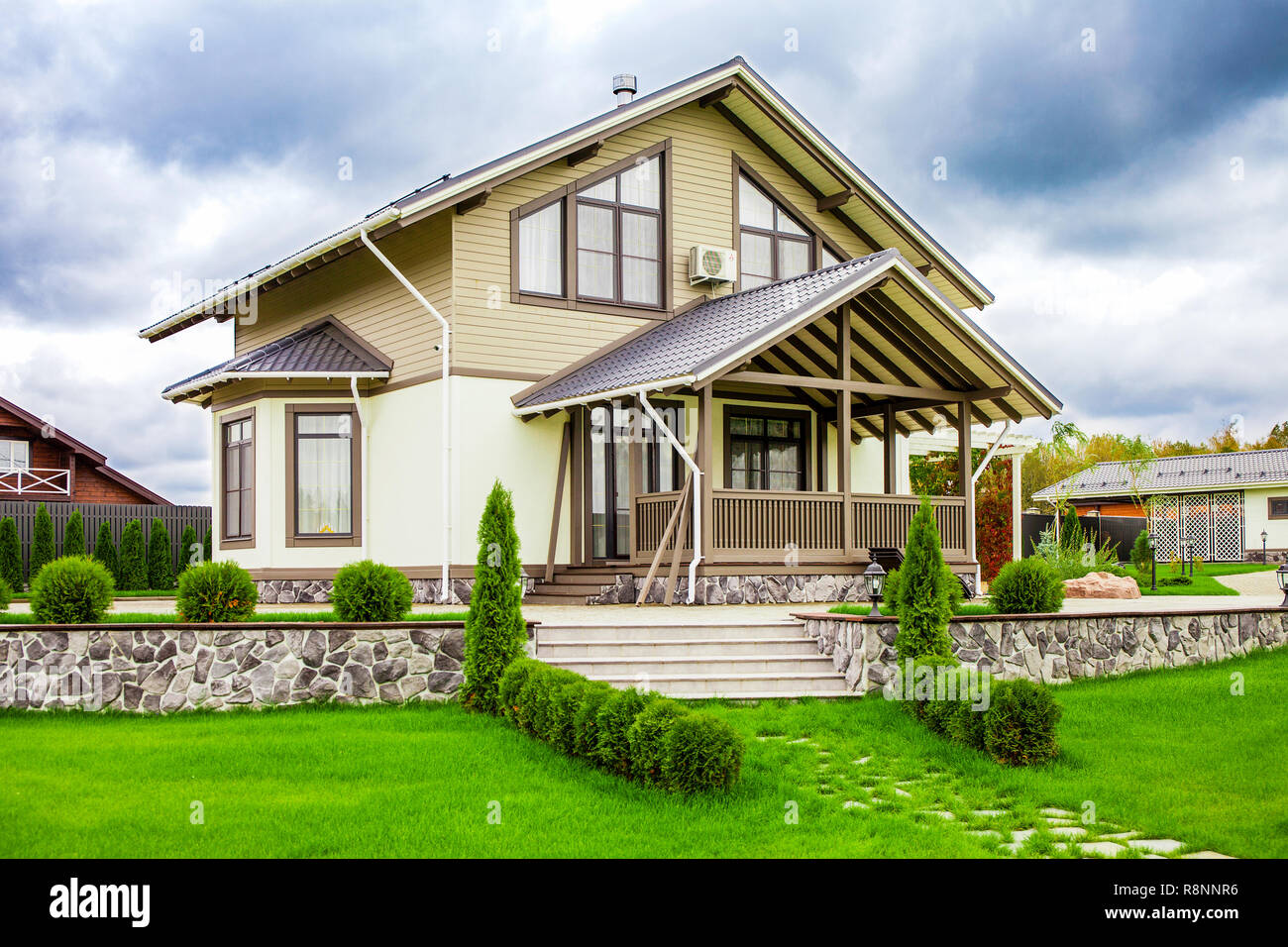 Luxury Suburban House Stock Photo - Alamy