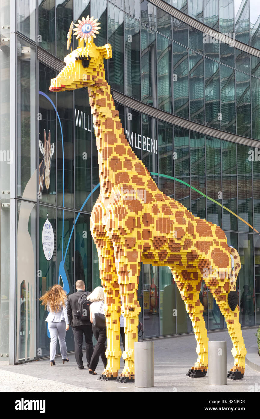 Statue Of Giraffe High Resolution Stock Photography and Images - Alamy