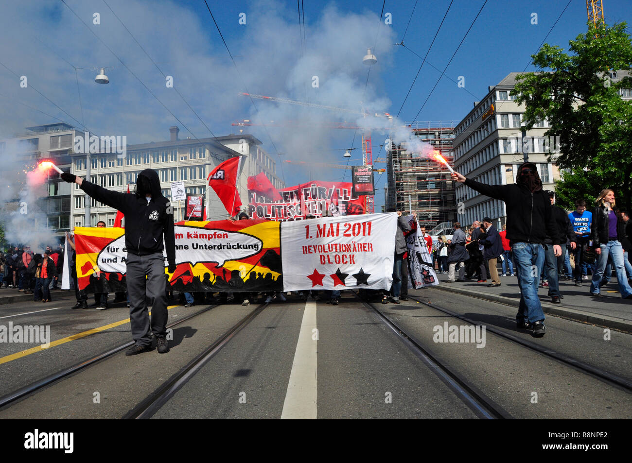Zürich city: ultra left wing activists and labour day protesters opn ...