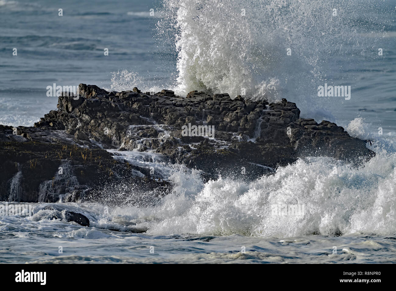 Big ocean splash hi-res stock photography and images - Alamy