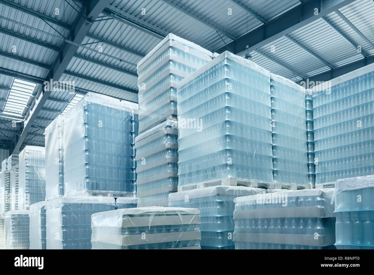 Modern warehouse building hi-res stock photography and images - Alamy