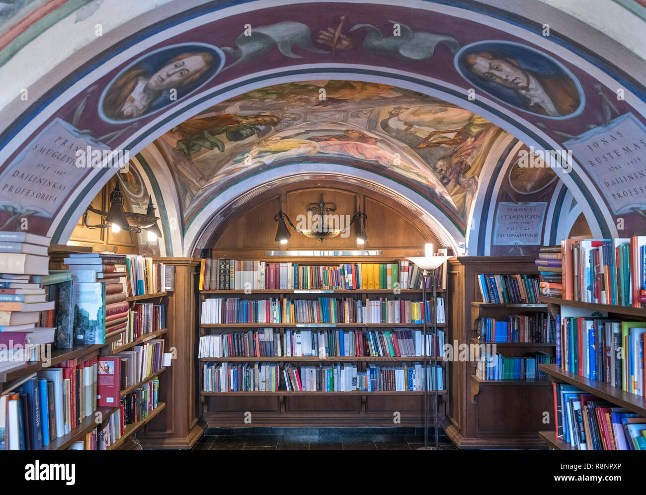 Inside bookshop hi-res stock photography and images - Alamy