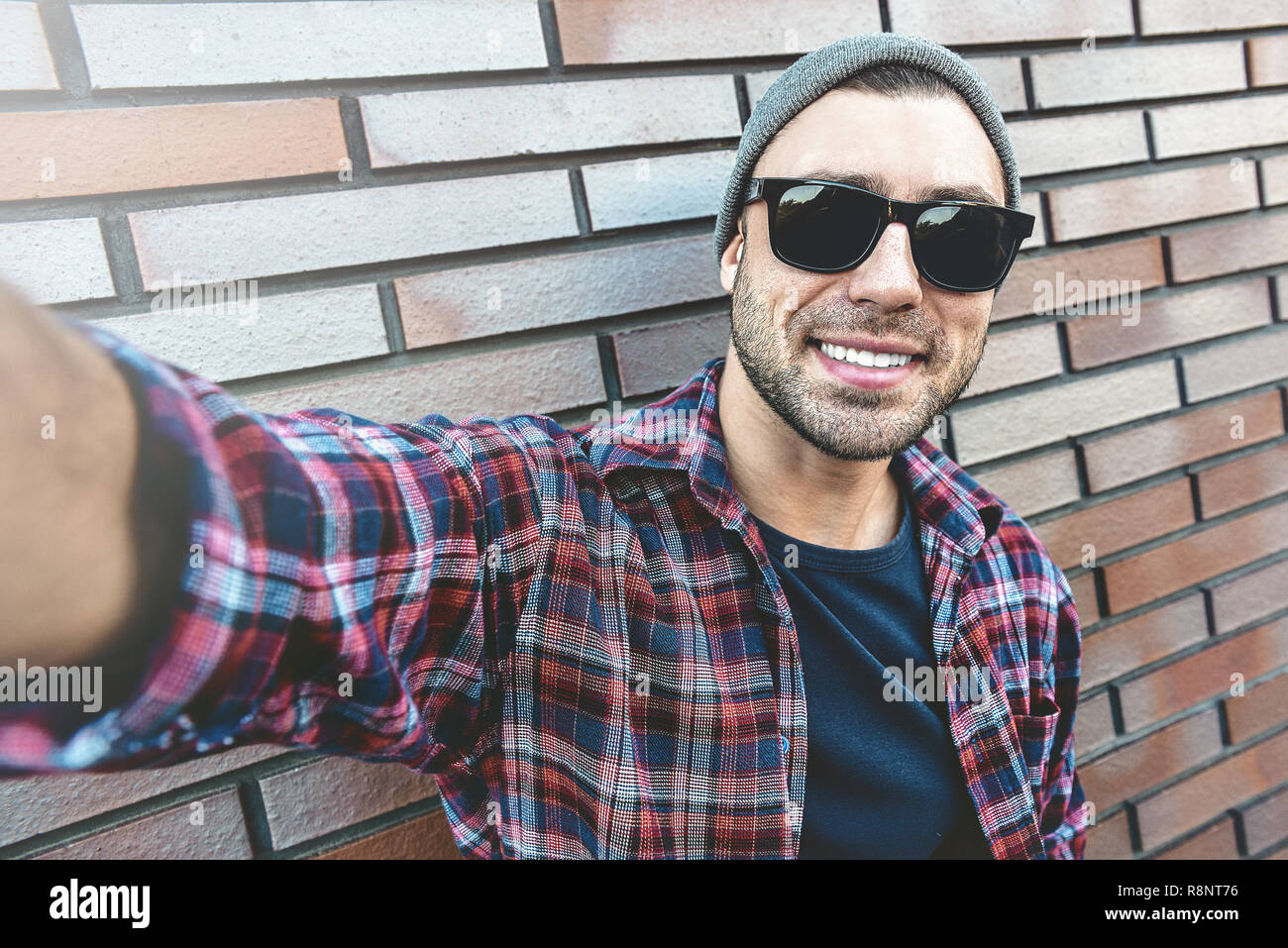 Brick wall man hi-res stock photography and images - Alamy