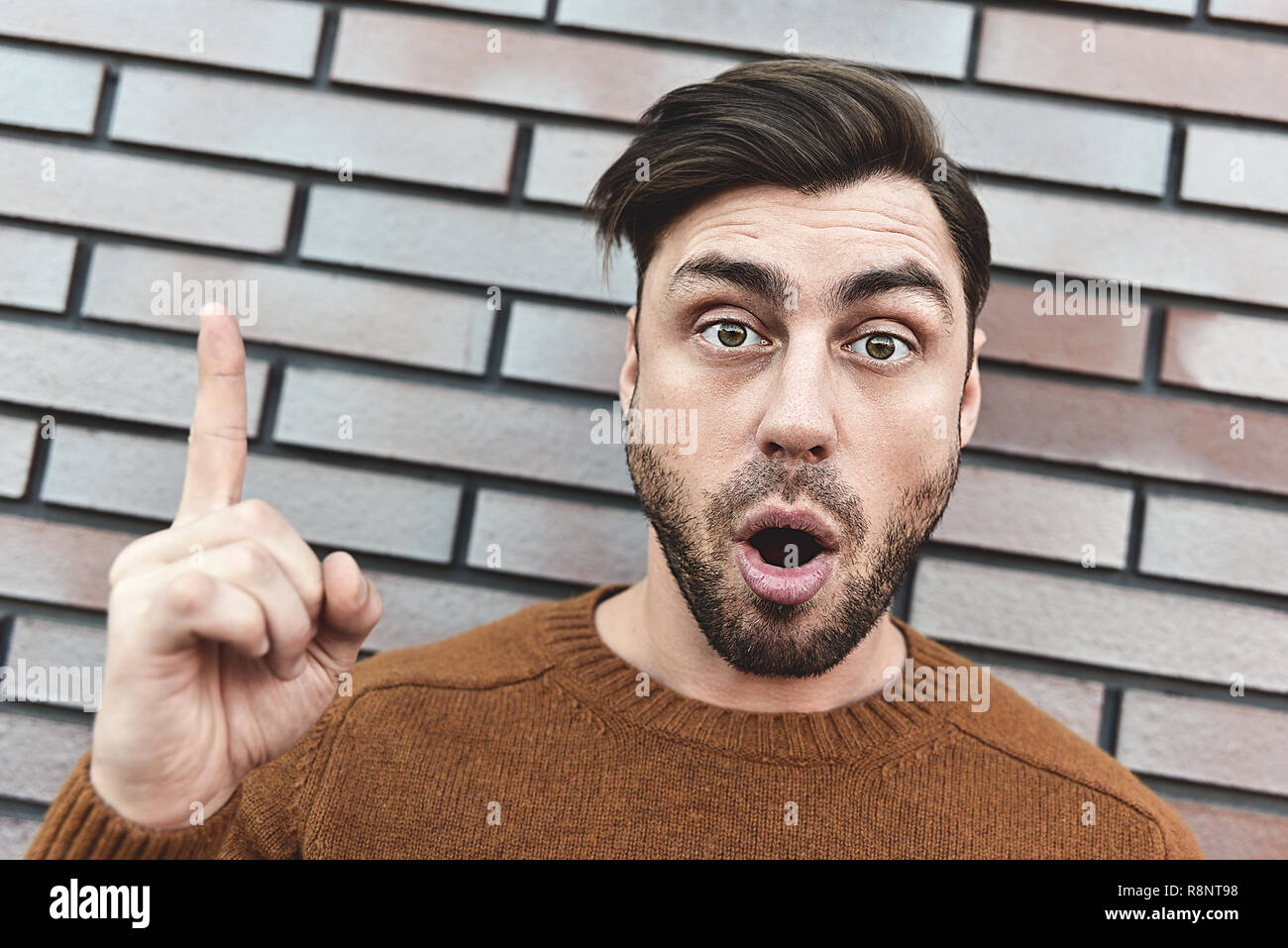Head pointing upwards hi-res stock photography and images - Alamy