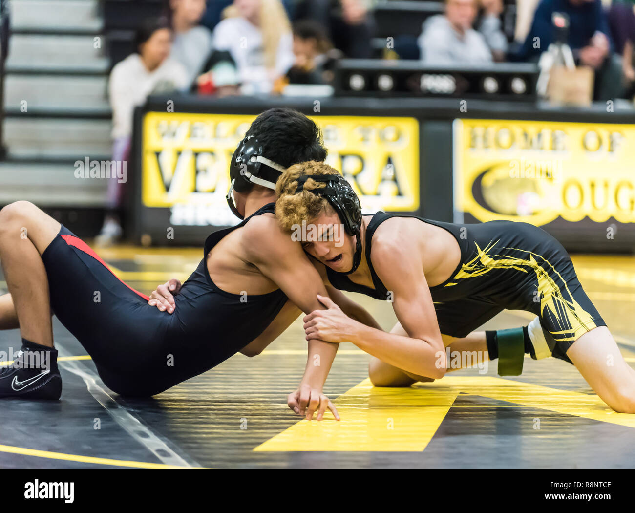 Wrestling high school match hi-res stock photography and images - Alamy