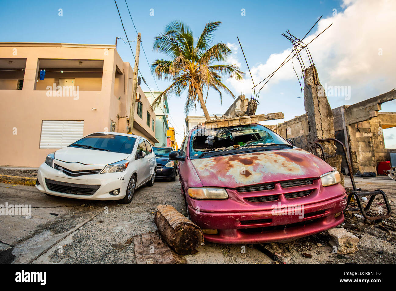 Car scrap hi-res stock photography and images - Alamy