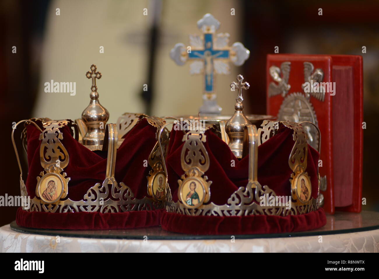 Bridal crowns hi-res stock photography and images - Alamy