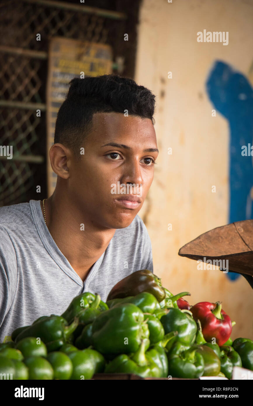 Male market trader hi-res stock photography and images - Alamy