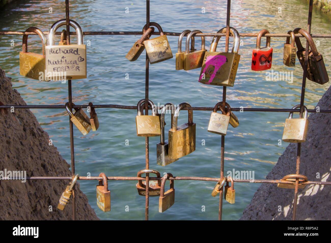 Chained couple hi-res stock photography and images - Alamy