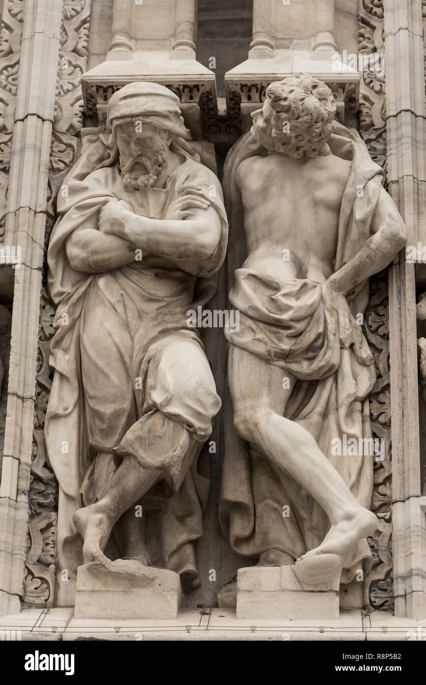 Sculpture of tow men at the Cathedral of Milano, Italy Stock Photo - Alamy