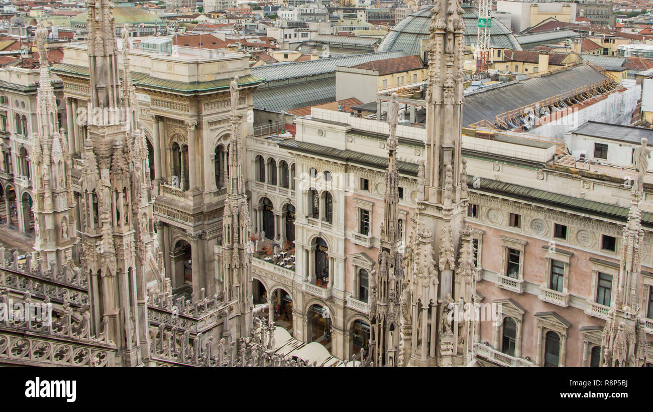 Exterior view of milan cathedral hi-res stock photography and images ...