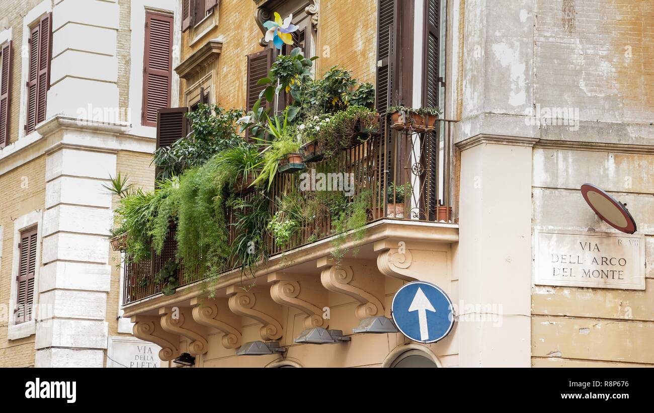 Roman balcony hi-res stock photography and images - Alamy
