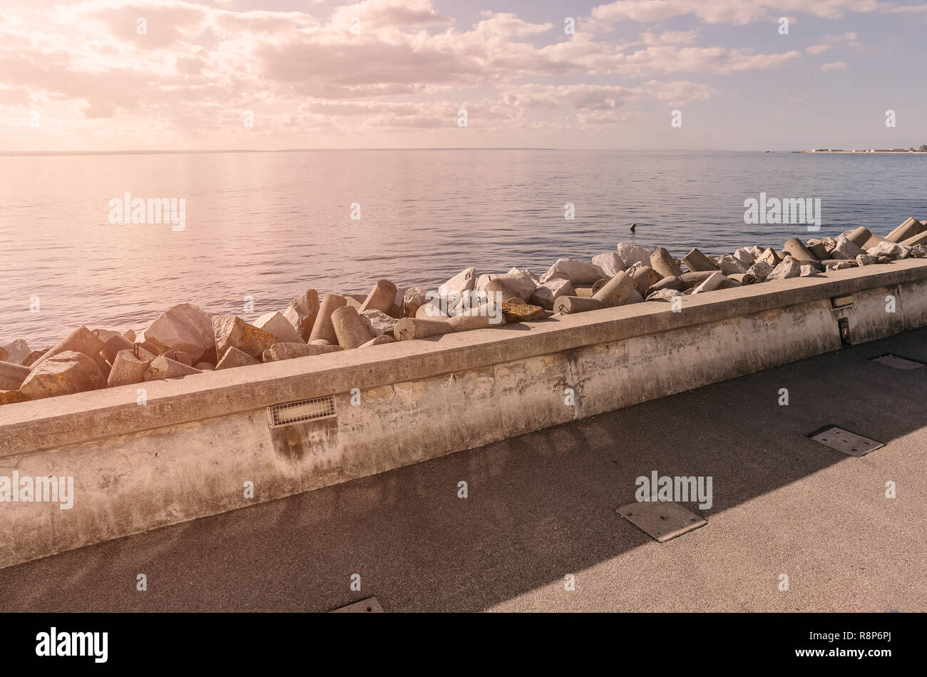 Concrete and rocks barrier hi-res stock photography and images - Alamy