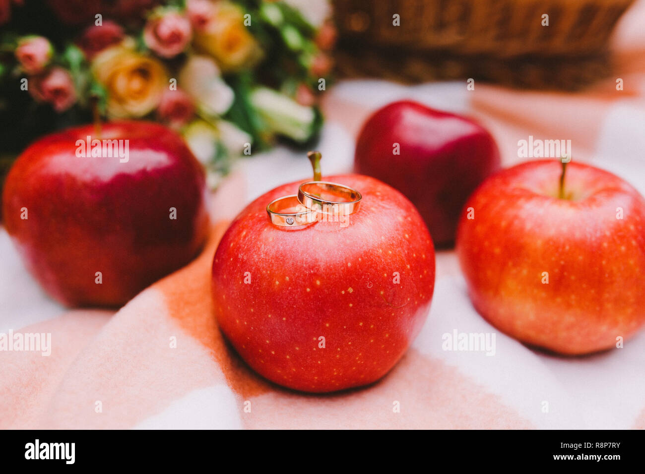 Two braided gold wedding rings hi-res stock photography and images - Alamy