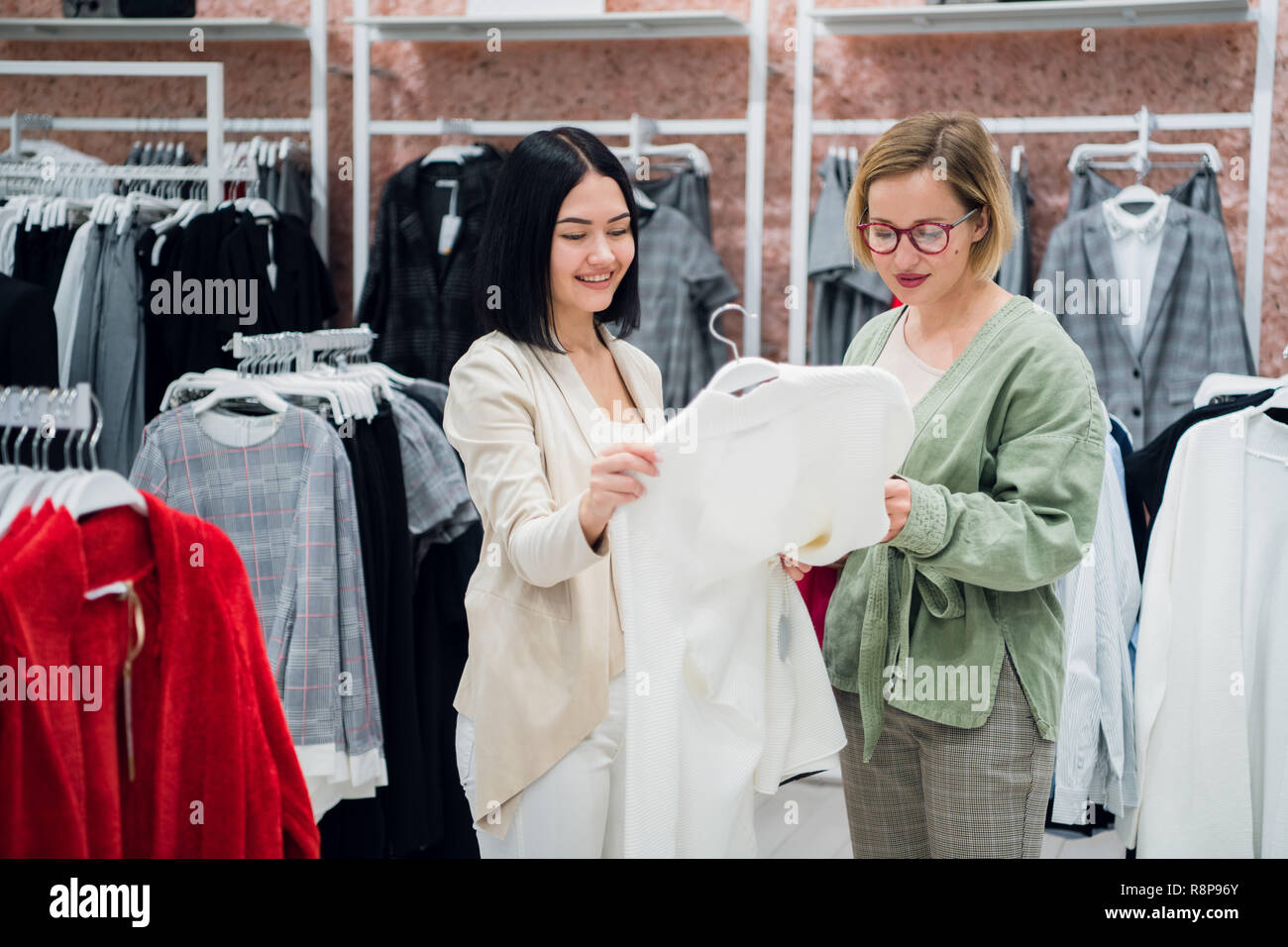 Shop assistant clothes helping hi-res stock photography and images - Alamy