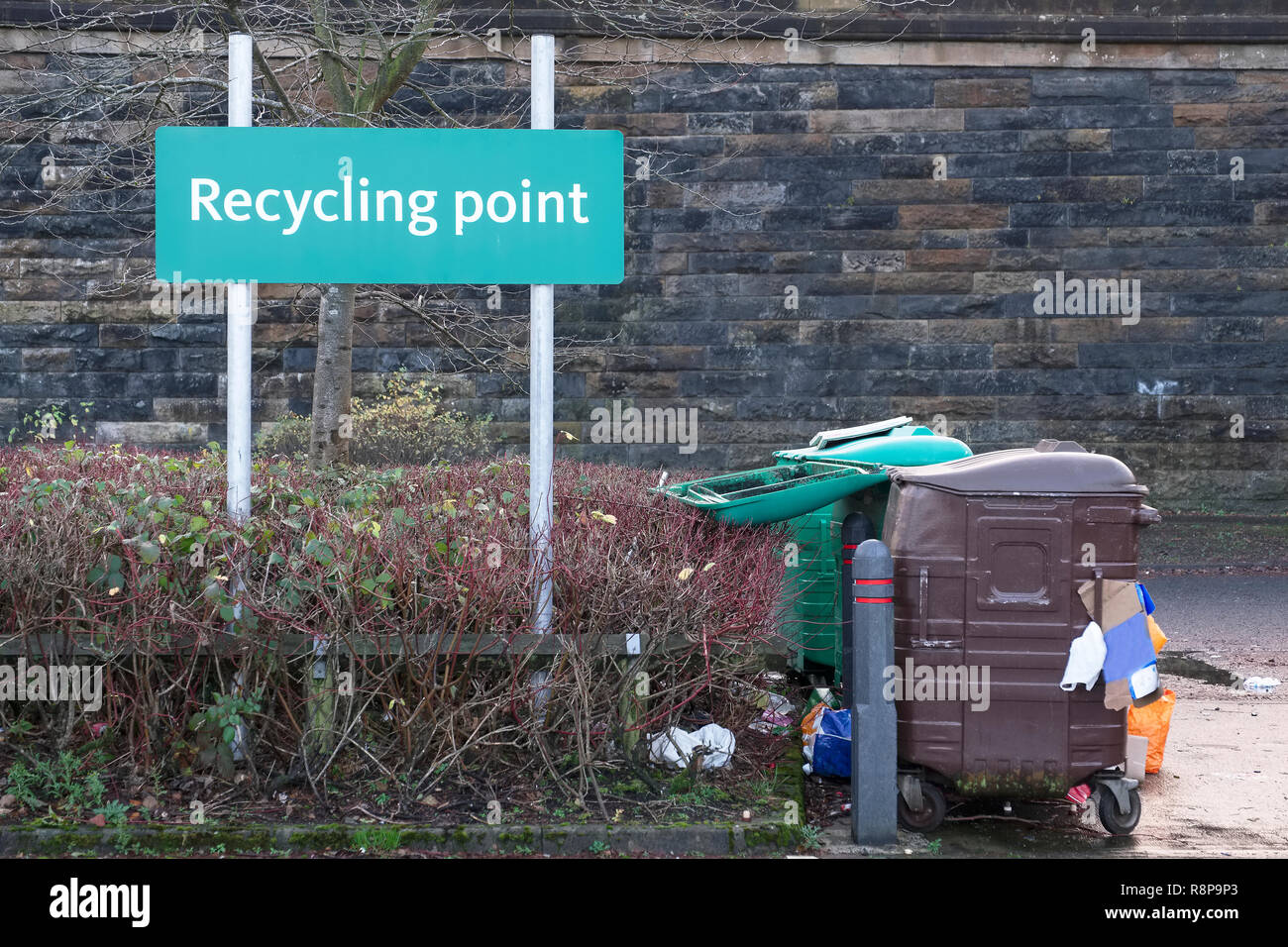Recycling point sign at skip bin rubbish Stock Photo - Alamy