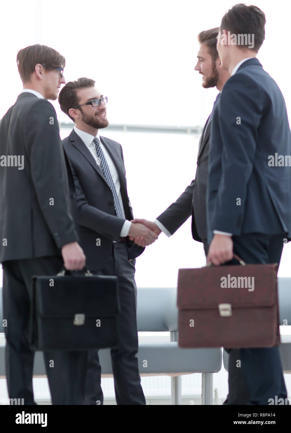 welcome handshake of business partners Stock Photo - Alamy
