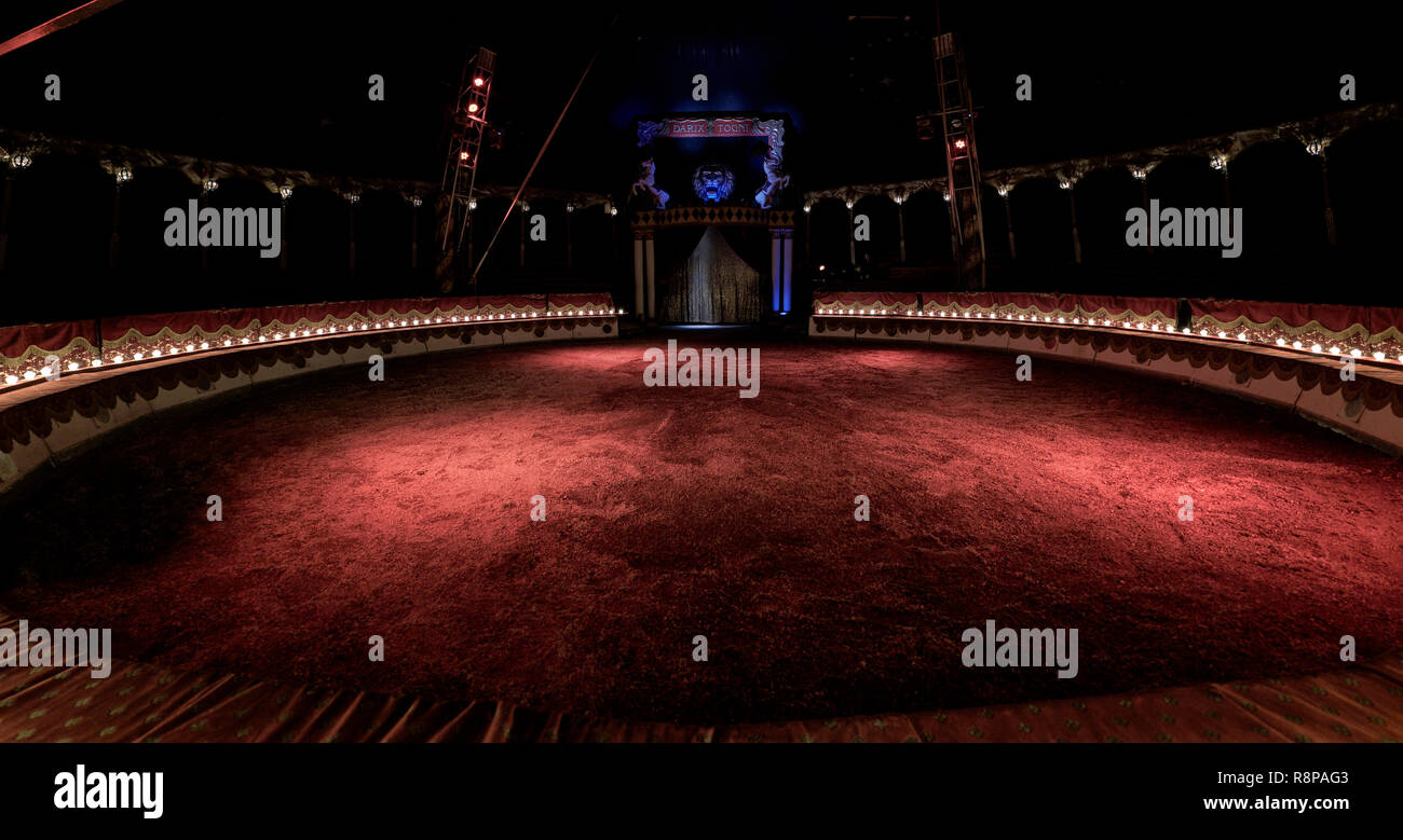 Empty circus hi-res stock photography and images - Alamy
