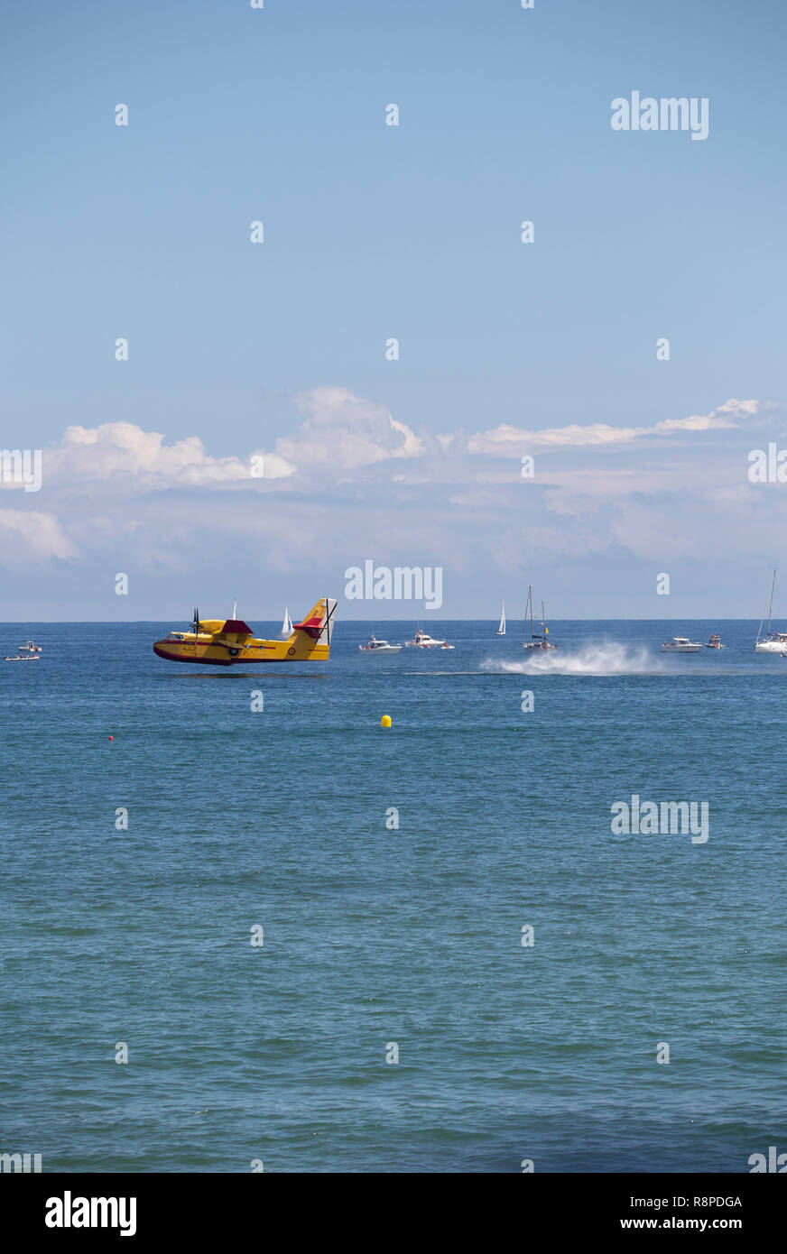 Aerial firefighting airplane hi-res stock photography and images - Alamy