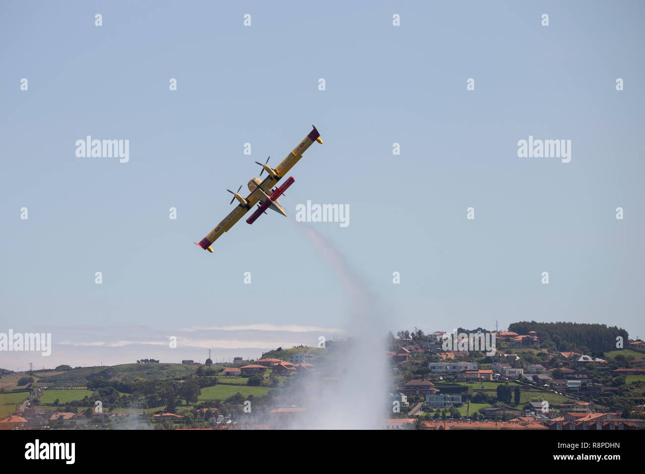 Firefighting light airplane in aerial exhibition Stock Photo - Alamy