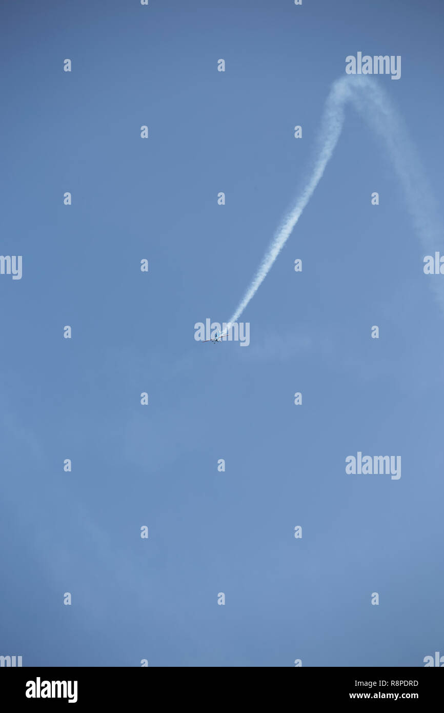 Airplane acrobatics hi-res stock photography and images - Alamy