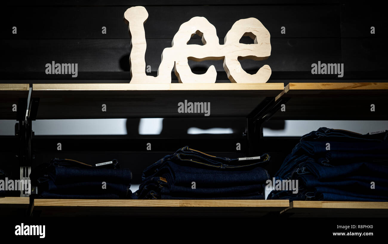 Lee store in Pramid mall Stock Photo - Alamy
