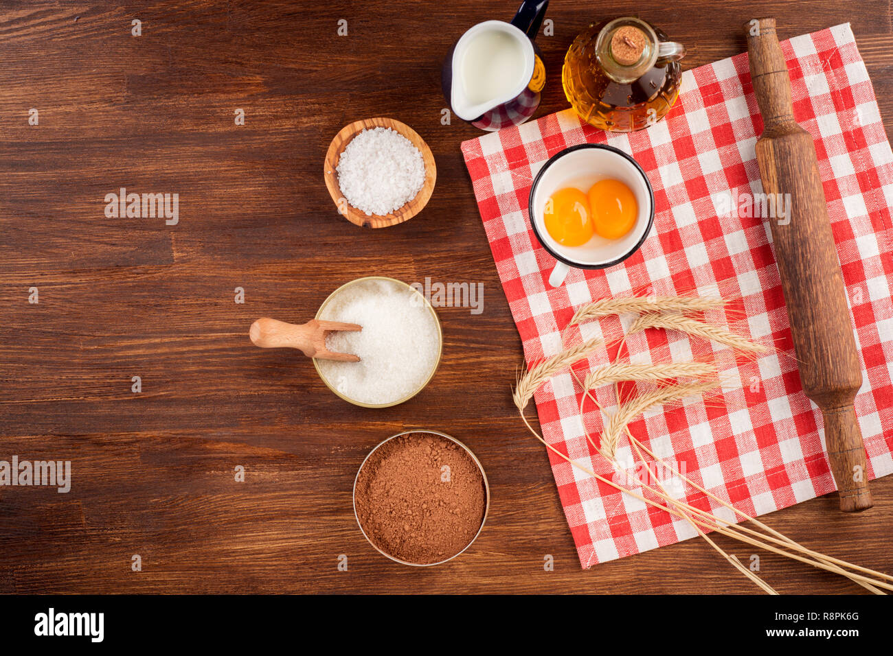 Overhead flat lay view hi-res stock photography and images - Alamy