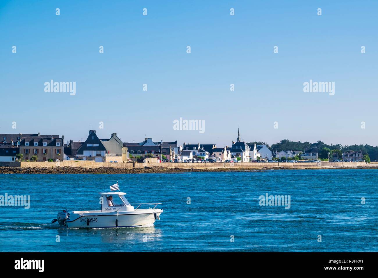 France, Finistere, Ile Tudy at the mouth of Pont l'Abbe river Stock ...
