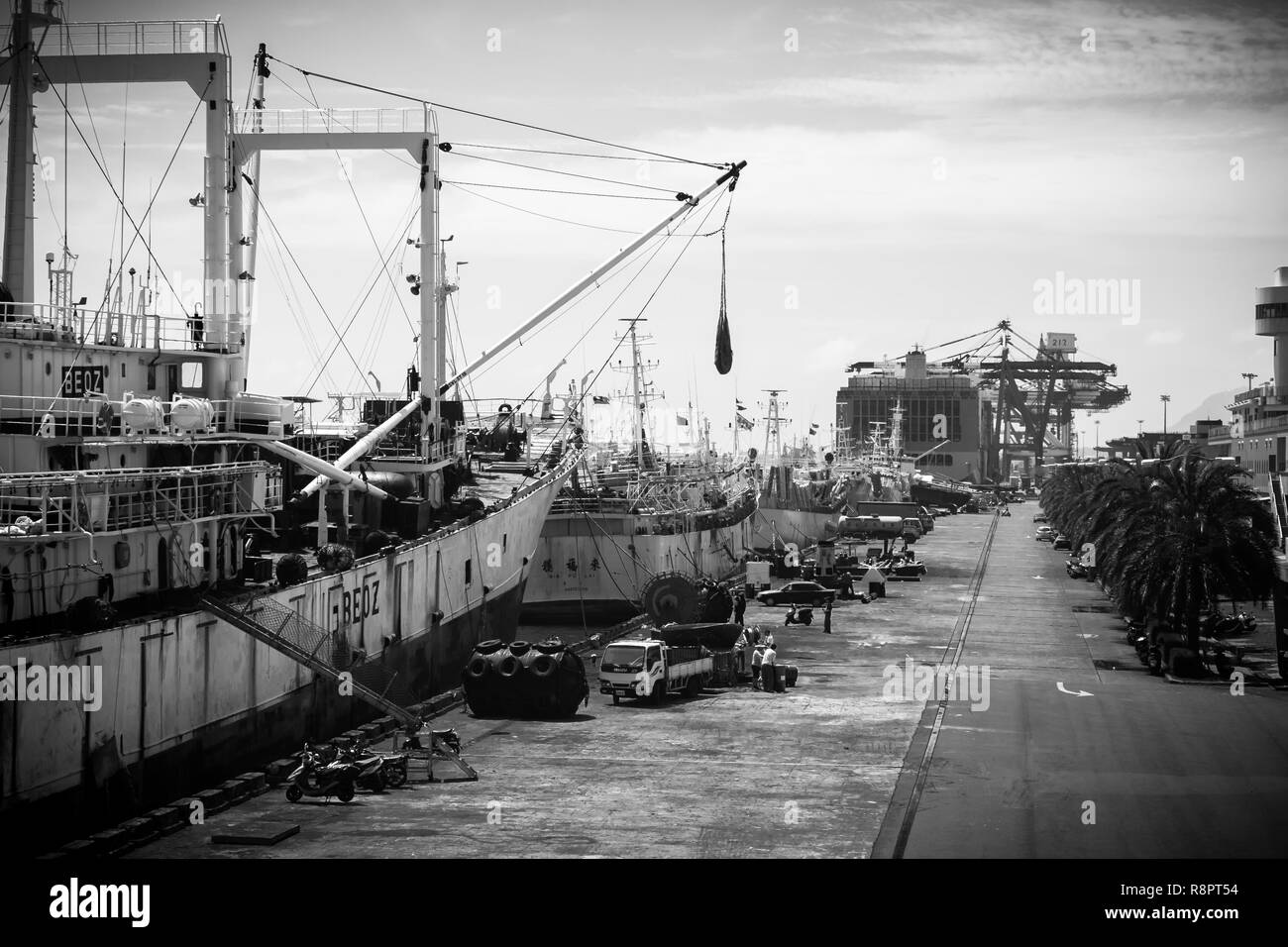 Taiwan Harbour, black and white Stock Photo - Alamy