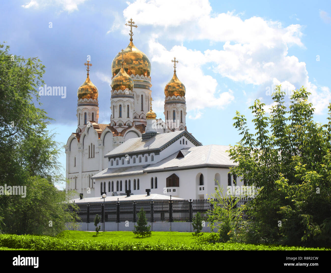 Russian orthodox church with gold domes Stock Photo - Alamy