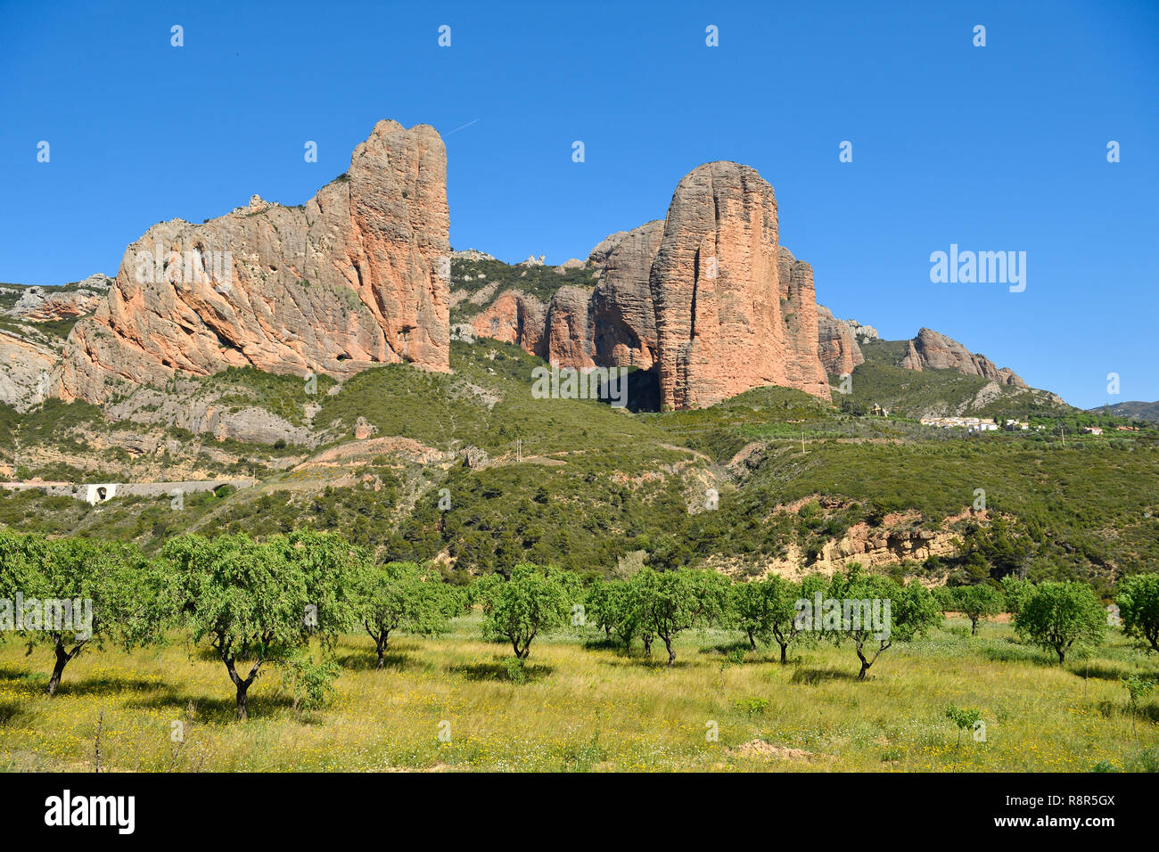 Spain, Hoya de Huesca, Rio Gallego Valley, Los Mallos, Malos de Riglos ...