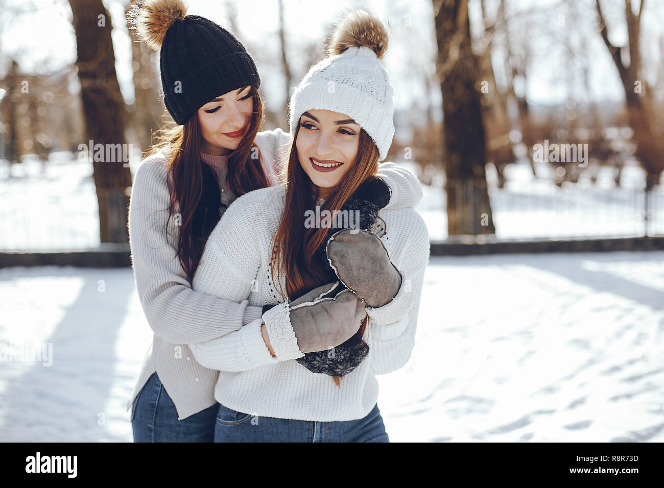 Stylish girls hi-res stock photography and images - Alamy