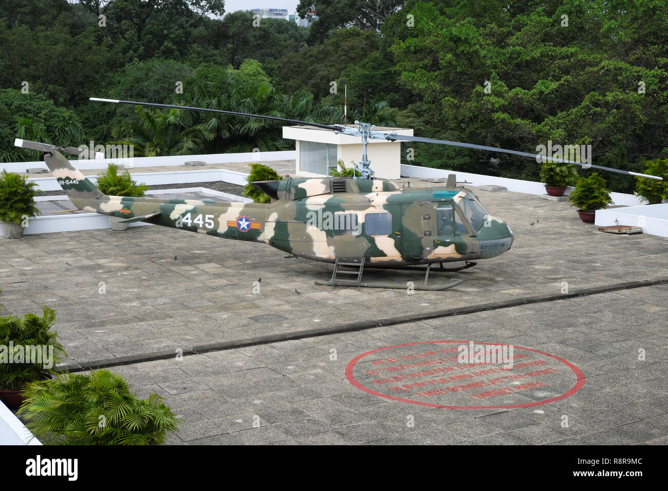 Helipad on roof hi-res stock photography and images - Alamy
