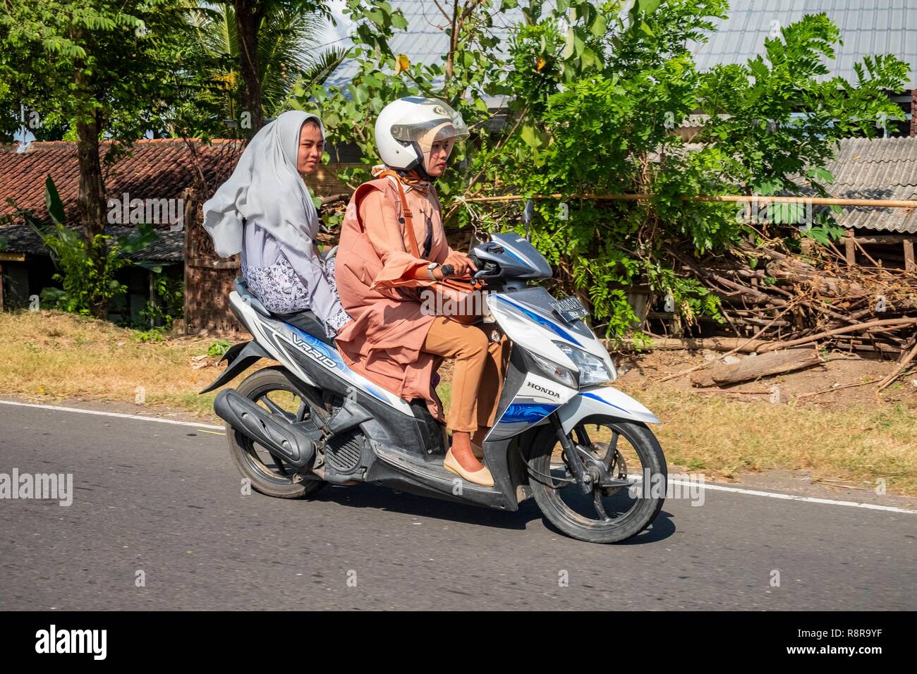Indonesia, Lombok, Muslim couple on a motorcycle Stock Photo - Alamy