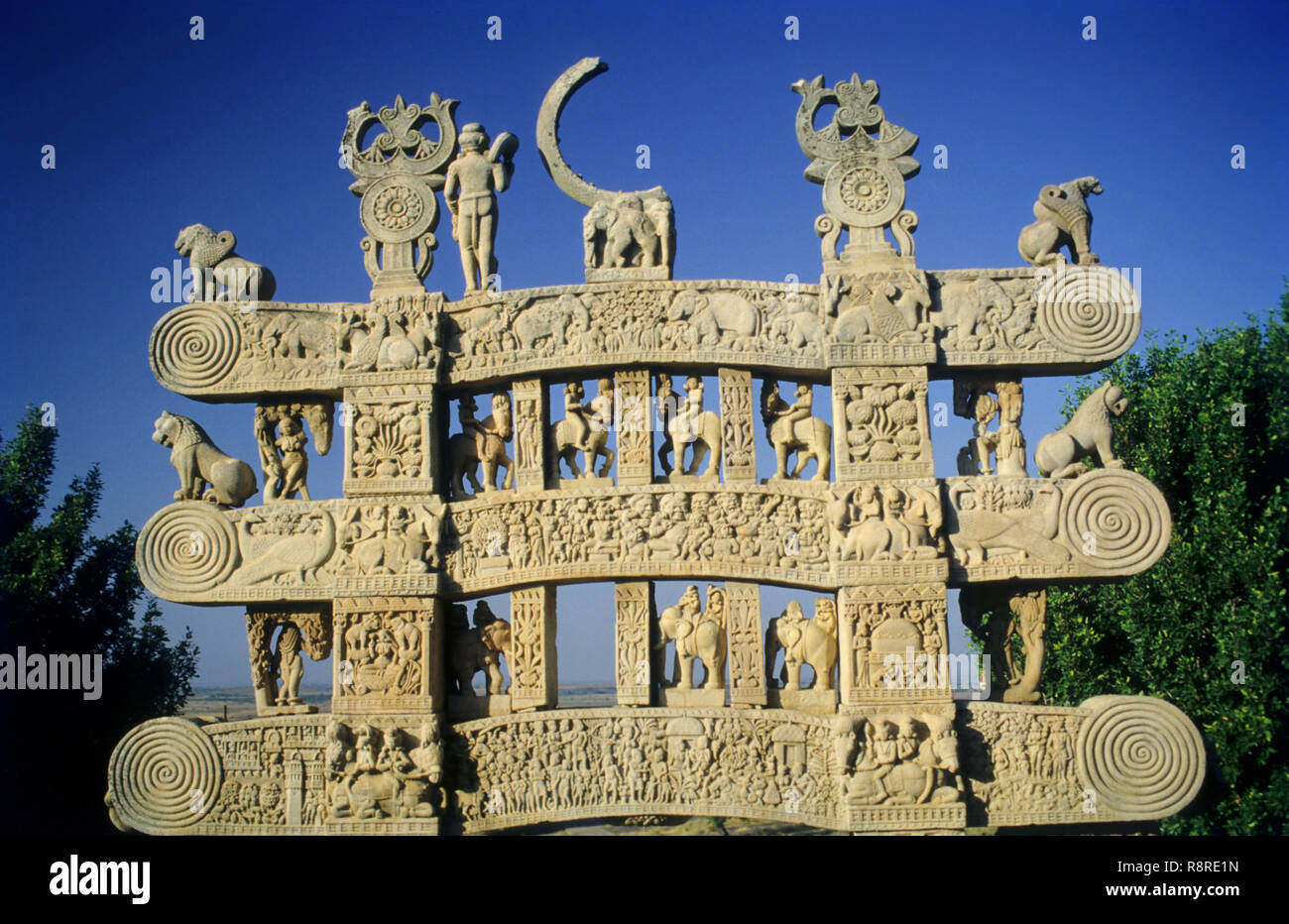 buddhist sanchi stupa, sanchi, madhya pradesh, India Stock Photo - Alamy