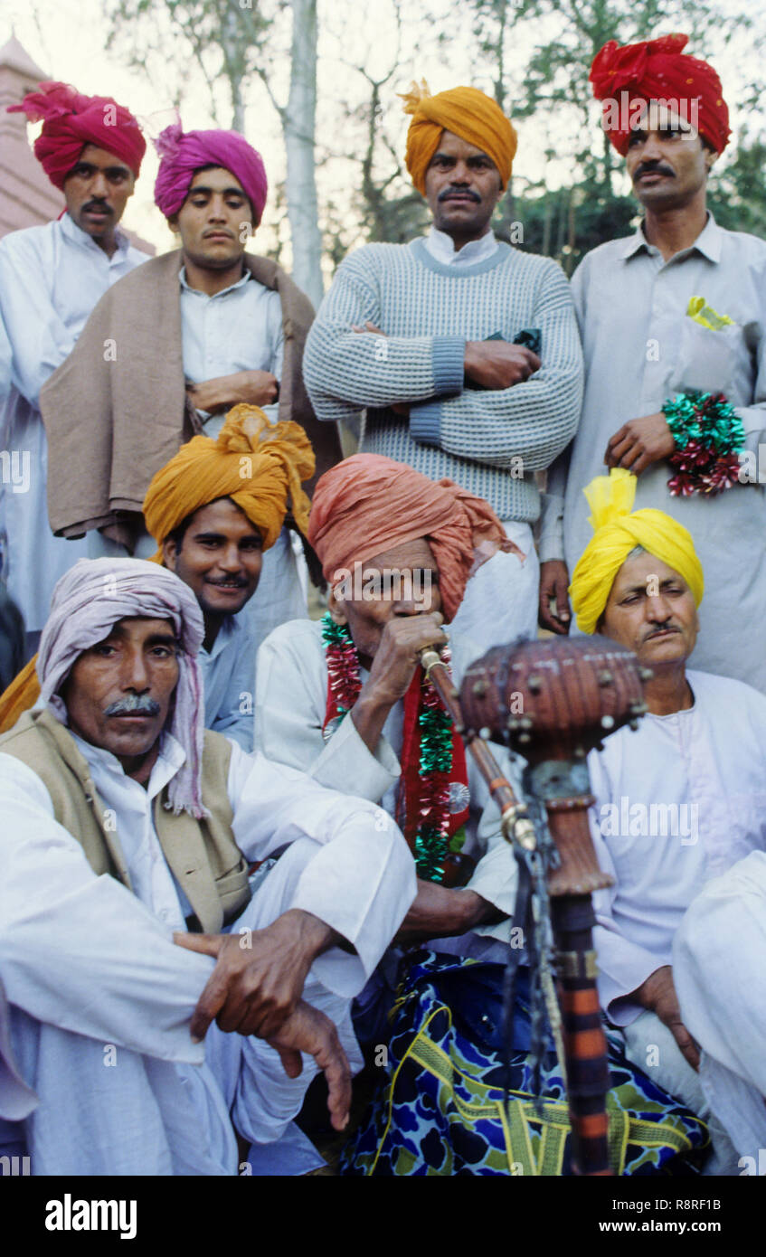 Group of men with turbans hi-res stock photography and images - Alamy